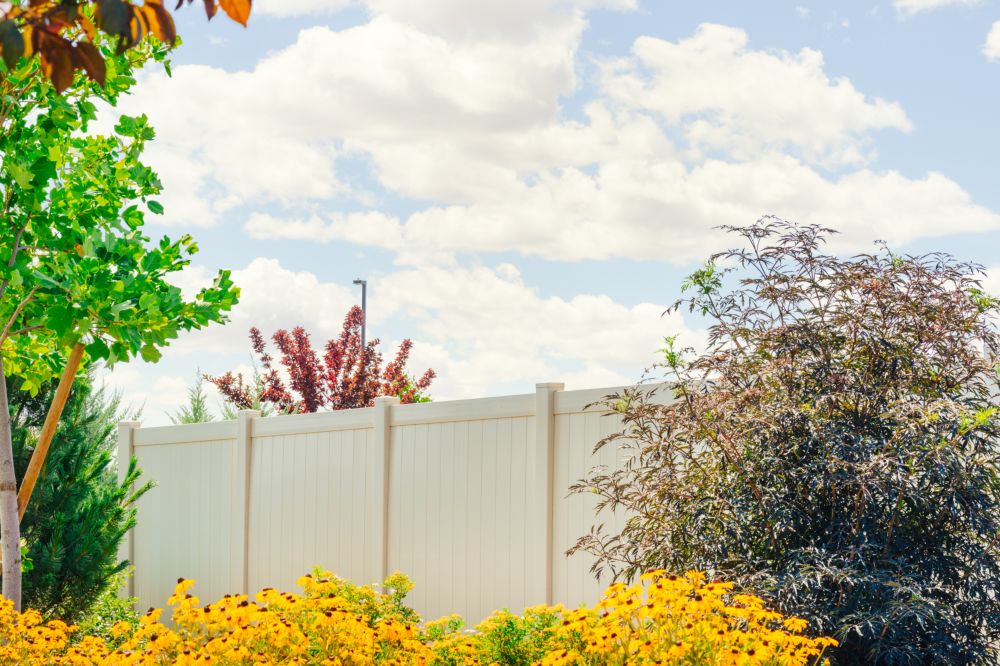 Homeland Vinyl Fence – Alliance Fence & Supply